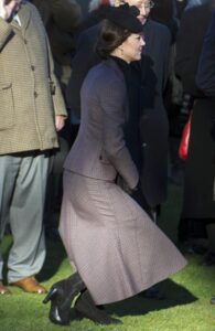 12 of Kate Middleton's Best Curtsy Moments - Dress Like A Duchess