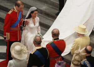 12 of Kate Middleton's Best Curtsy Moments - Dress Like A Duchess