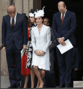 12 of Kate Middleton's Best Curtsy Moments - Dress Like A Duchess