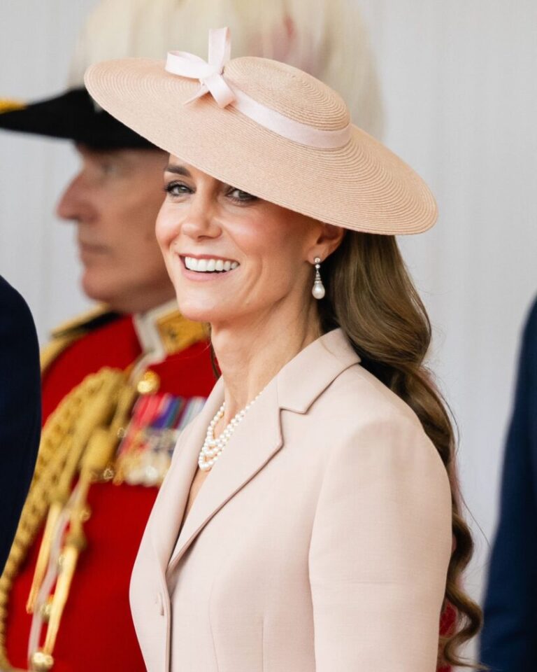 Kate Middleton Makes Dior Debut for French State Visit - Dress Like A ...